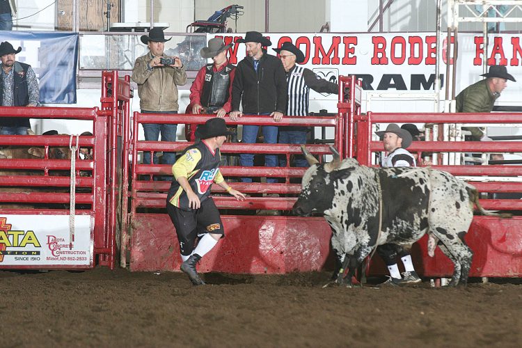 Y’s Men’s Rodeo rides again | News, Sports, Jobs - Minot Daily News